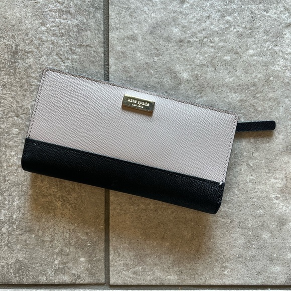 kate spade | Bags | Kate Spade Two Tone Neutral Wallet | Poshmark